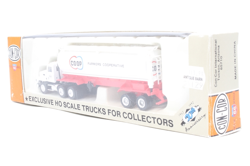 Con-Cor 0004-001055 Mack truck with trailer 'Co-Op Feed Service'