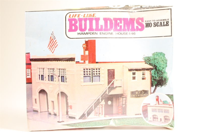 Life-Like 01390 Hampden Engine House