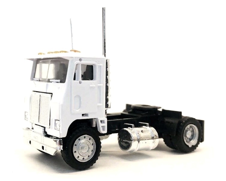 Herpa 015236HRA 2-Axle Road Commander Tractor, White - Hattons
