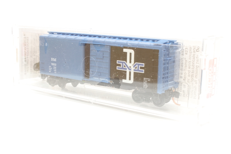 Micro-Trains 02000696 40' steel PS-1 boxcar of the Boston & Maine - blue