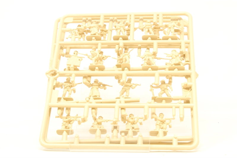 Revell 02584 German mechanised infantry men 1944 - Hattons