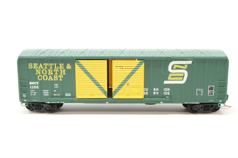 Micro-Trains 03000240 50' steel rib double sliding door no roofwalk - Hattons