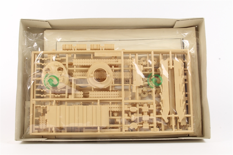 Revell 03104 Soviet Battle Tank T-80B