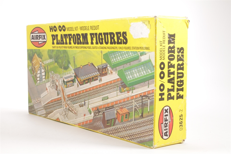 Airfix 03625-2 Platform Figures Model Kit