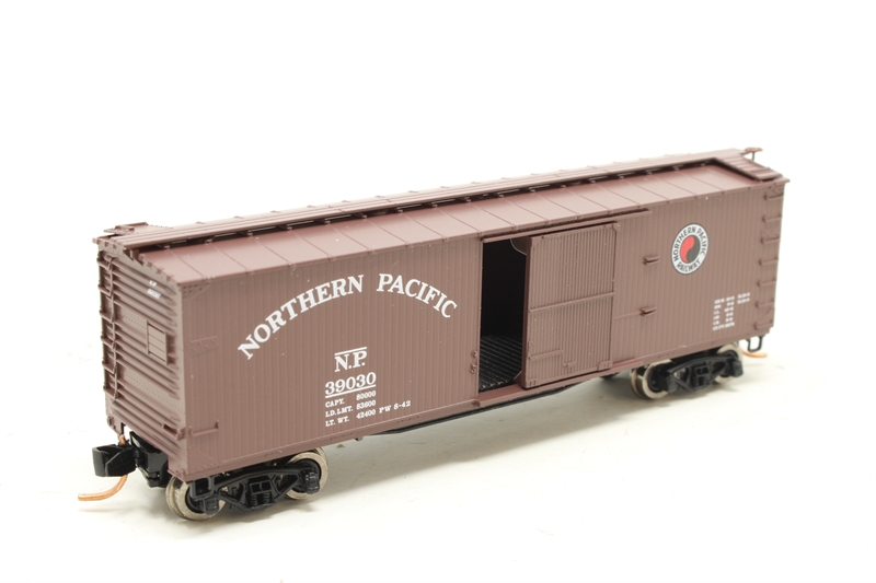 Micro-Trains 03900030 40' wood vertical brake wheel boxcar of the