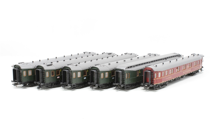 Roco 04060S Hechte Passenger Coach set of the DR - Hattons