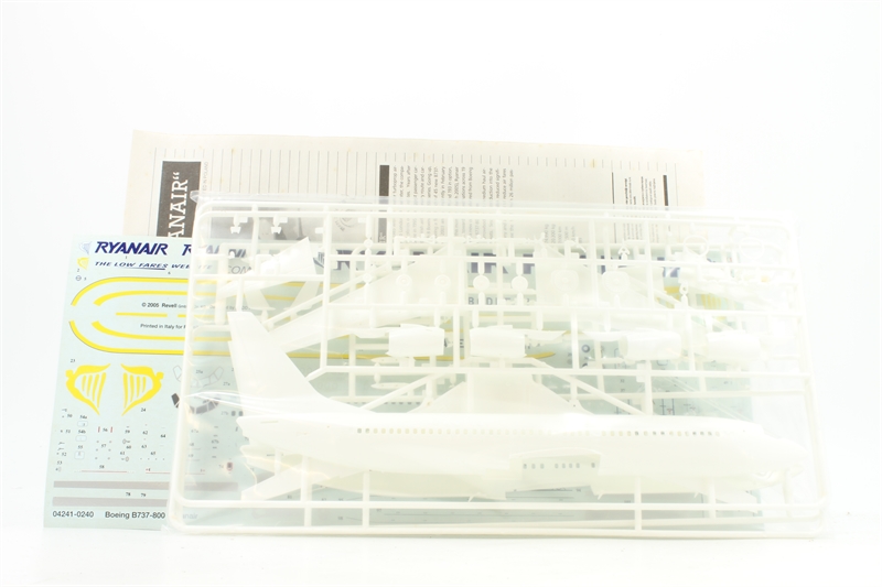 Revell 04241REV Boeing 737-800 'Ryanair' - Hattons