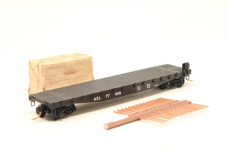 Micro-Trains 04500350 50' fishbelly side with side mount brake wheel flat - Hattons