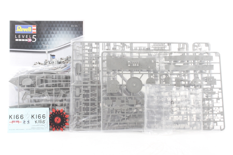 Revell 05132 Flower Class Corvette HMCS Snowberry - Hattons