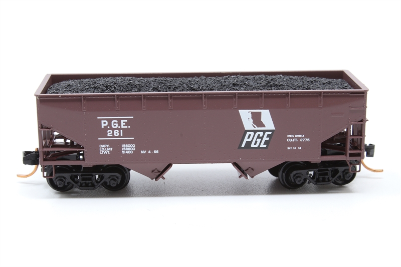 Micro-Trains 05500440 2-bay offset side open hopper of the Pacific Great