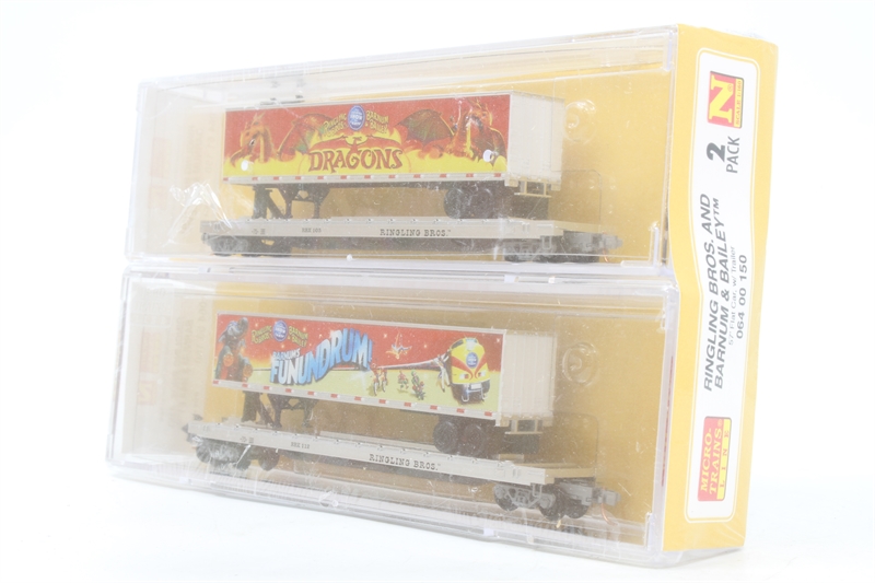 Micro-Trains 06400150 57' converted TOFC flat cars with trailer of the