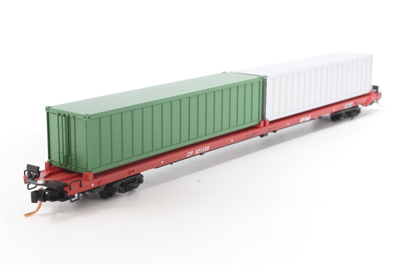 Micro-Trains 07200230 89' 4" COFC flat car of the Canadian Pacific ...