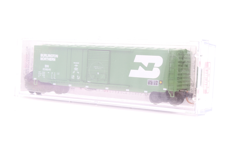 Micro-Trains 07600090 50' steel combo door no roofwalk - Hattons