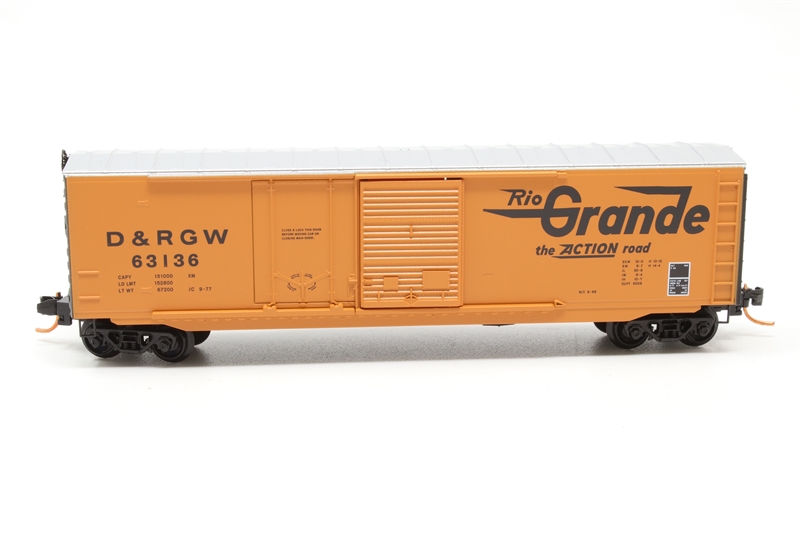 Micro-Trains 07600100 50' steel combo door no roofwalk - Hattons