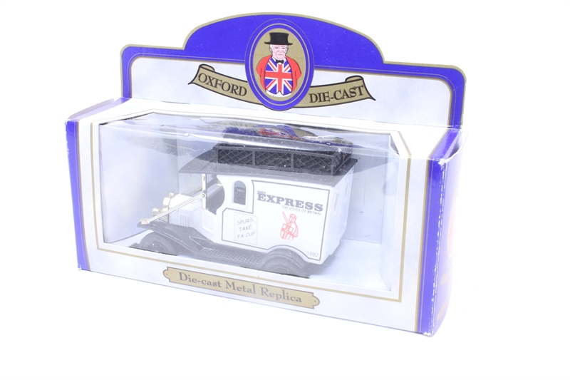 Oxford Diecast 100T Ford Model T van - 'Daily Express'