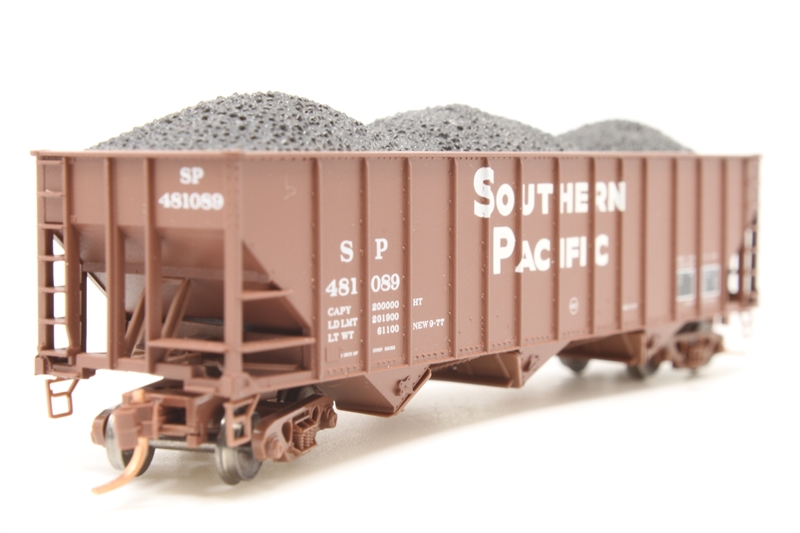 Micro-Trains 10800182 3-bay ribbed side 100t open hopper of the Southern