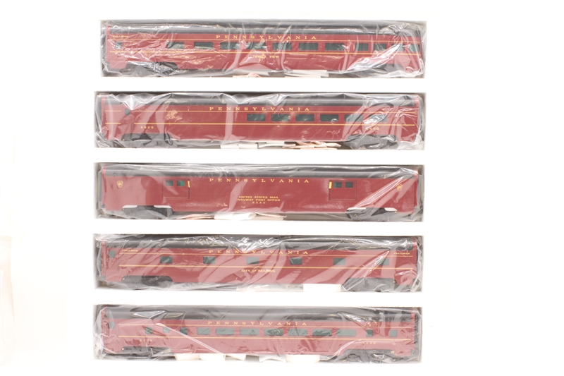 Weaver Models 1140-L 80' smooth side aluminium passenger - Hattons