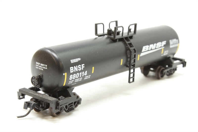 Athearn 11771 50' 20,000 gallon single dome tank car of the BNSF ...