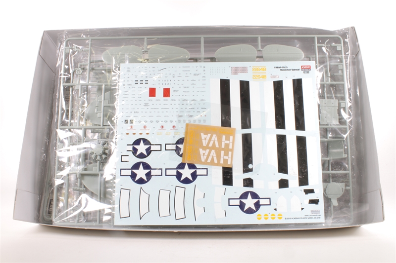 Academy 12222AY "P-47D Thunderbolt ""Gabreski"" (Limited Edition)