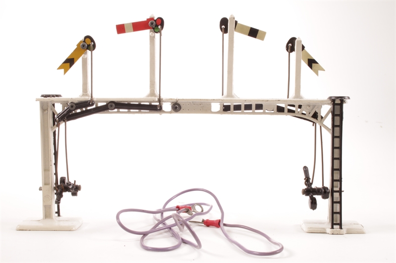 Crescent Toys 1236CR Double Track Signal Gantry - Hattons