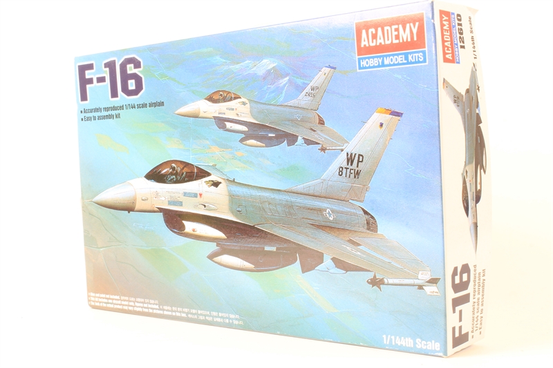 Academy 12610AY F-16 Fighting Falcon