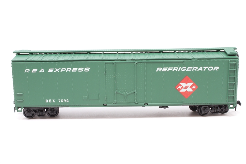 Roundhouse Products 1261ROU 50' Refrigerated boxcar 'REA Express'