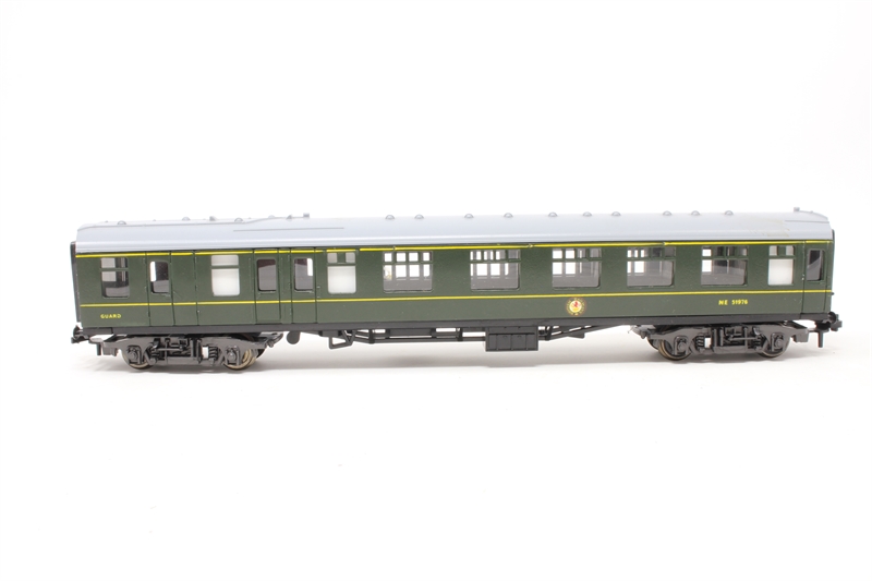 Trix 1272Trix BR Mk1 Composite Brake End Coach NE57976 in Dark Green