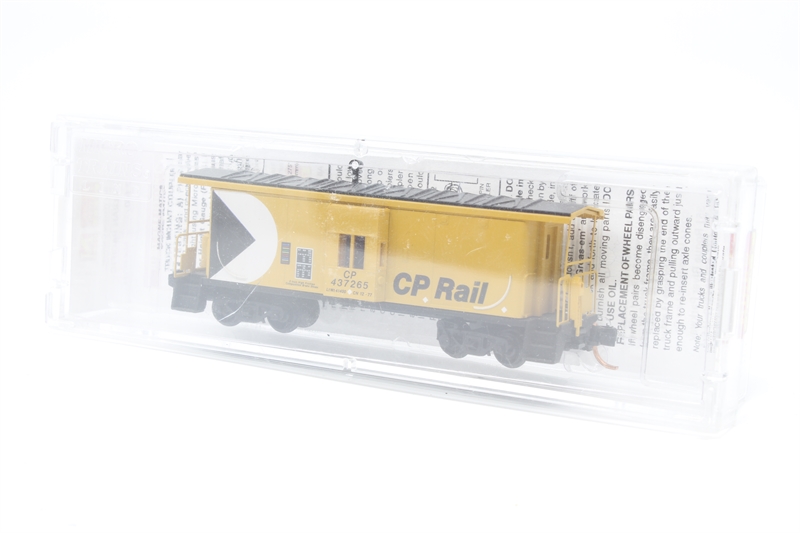 Micro-Trains 13000160 Bay window windowless sides caboose of the Canadian