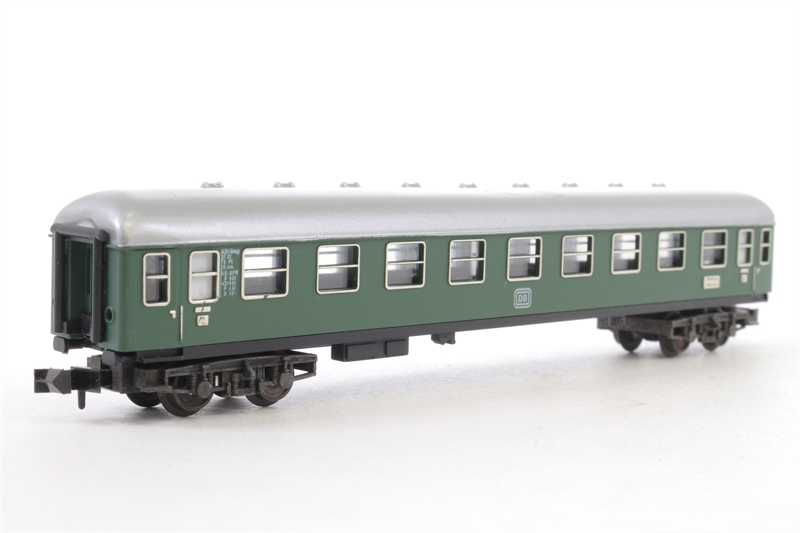 Minitrix 13011Mini 2nd Class Passenger Coach of the German DB Epoch III
