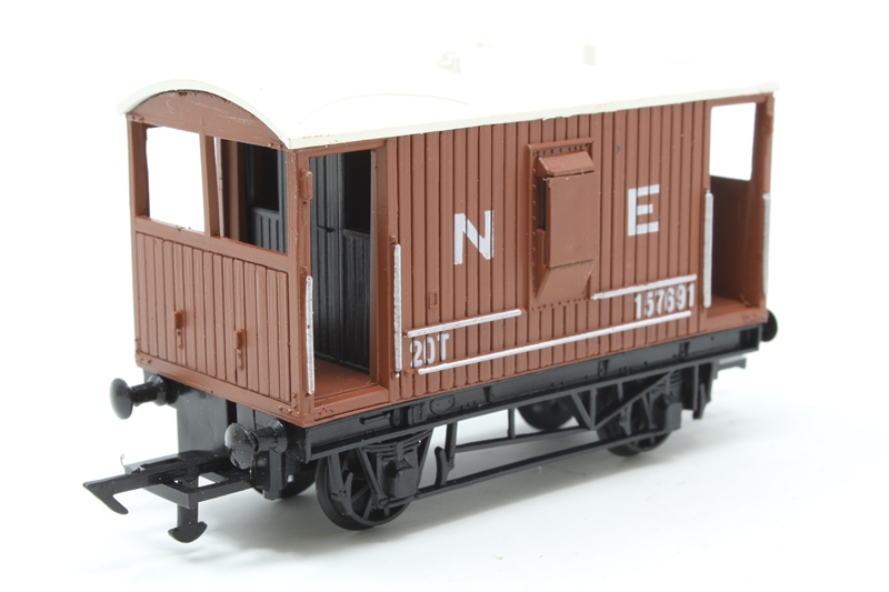 Graham Farish 13022Farish NE Brake Van - Hattons
