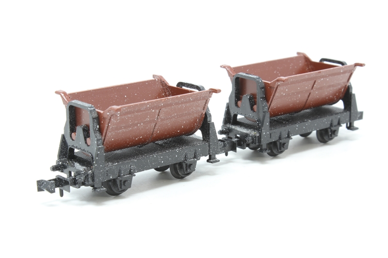 Minitrix 13252 Pair of Tipper Wagons in Brown - Hattons