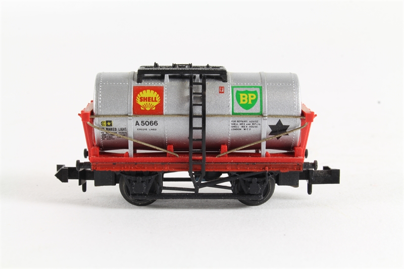 Minitrix 13272 Tank Wagon A5066 'Shell/BP' - Hattons