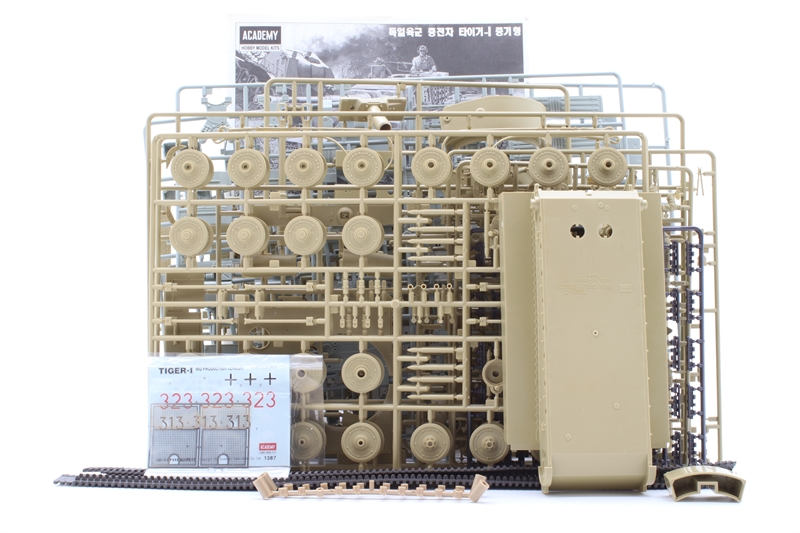 Academy 1387Aca Tiger I mid production version with - Hattons