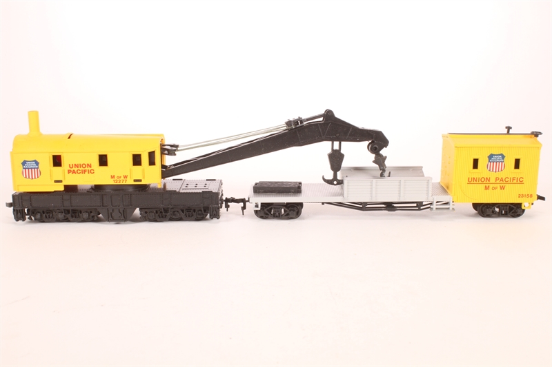 Bachmann USA 1437BAC Operating Crane and Boom Tender Set