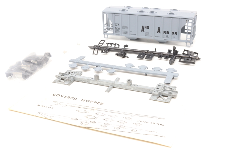 Roundhouse Products 1467ROU 2 bay covered hopper kit 560 of the Ann Arbor