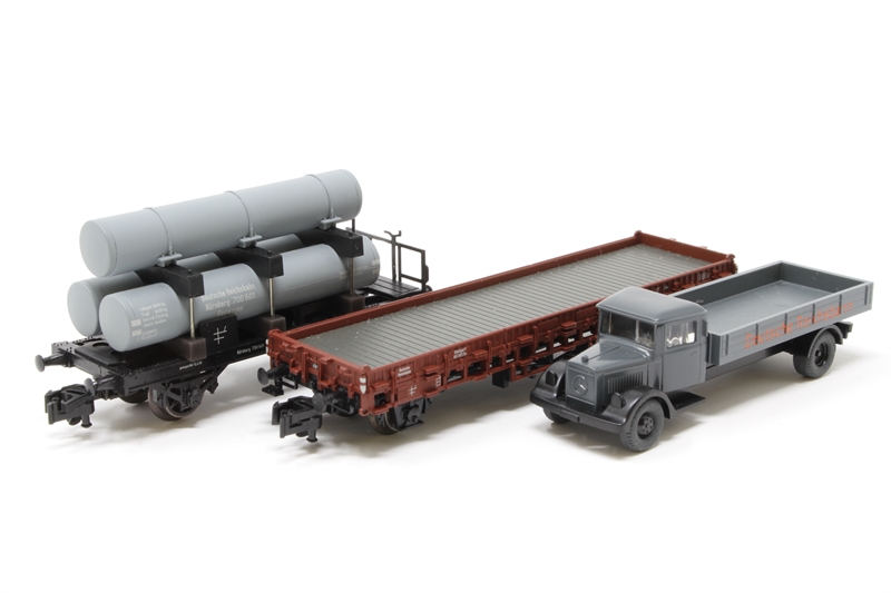 Minitrix 15243 Goods Wagon Pack, including Flat Wagon with Truck Load and