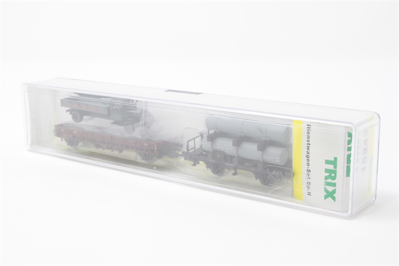 Minitrix 15243 Goods Wagon Pack, including Flat Wagon with Truck Load and