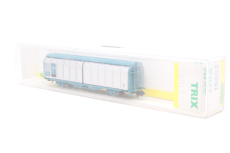 Minitrix 15652 Sliding Wall Goods Wagon of the SNCF