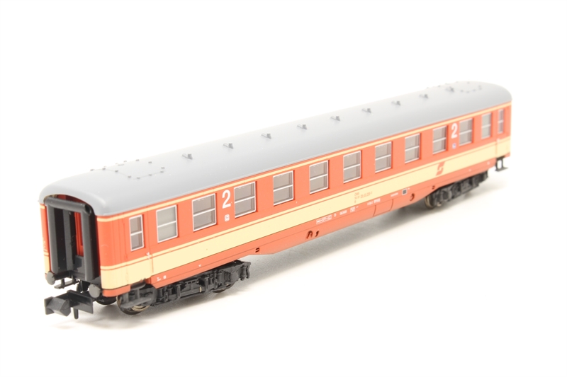 Minitrix 15779 express train passenger car, 2nd class - Hattons