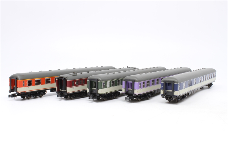 Minitrix 15837 Express train passenger car set of the DB - - Hattons