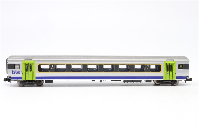 Minitrix 15917 Express passenger car set of the BLS - pack - Hattons