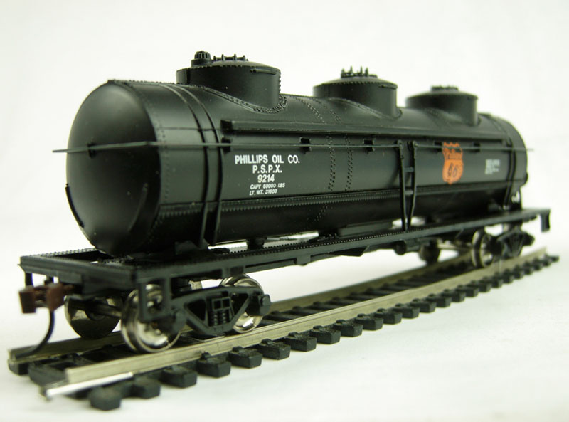 Bachmann USA 17140BAC American 40ft 3-dome tank car in - Hattons