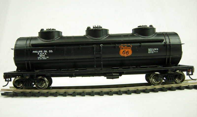 Bachmann USA 17140BAC American 40ft 3-dome tank car in - Hattons