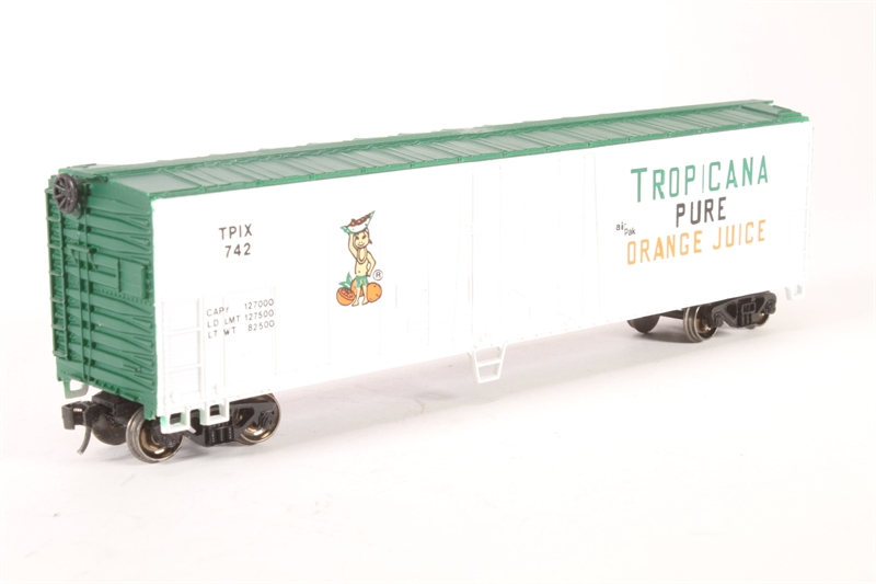 Bachmann USA 17947BAC 50' Steel Reefer - 'Tropicana' - Hattons