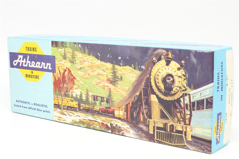 Athearn 1819ATH Streamline Coach 'Amtrak' - Hattons