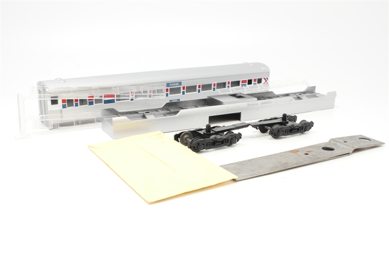 Athearn 1819ATH Streamline Coach 'Amtrak' - Hattons