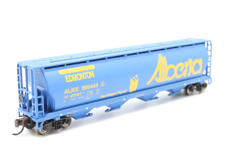 Bachmann USA 19155BAC 4-bay cylindrical covered hopper of the Alberta