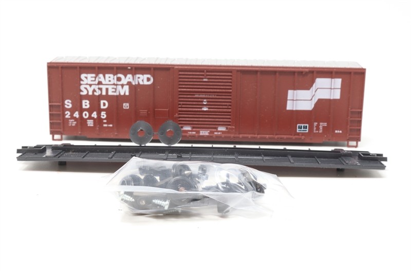 Roundhouse Products 1965ROU 50' modern boxcar 24045 'Seaboard Systems'