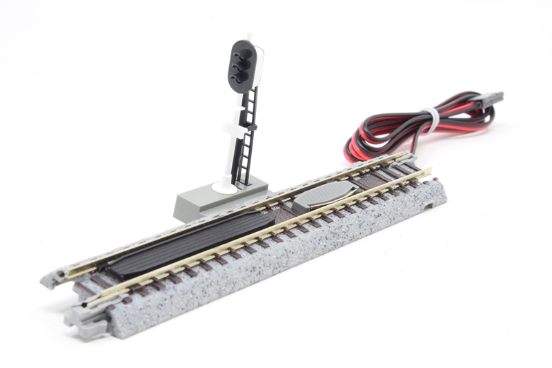 Kato 20-605 Automated 3 Aspect Colour Light Signal with - Hattons