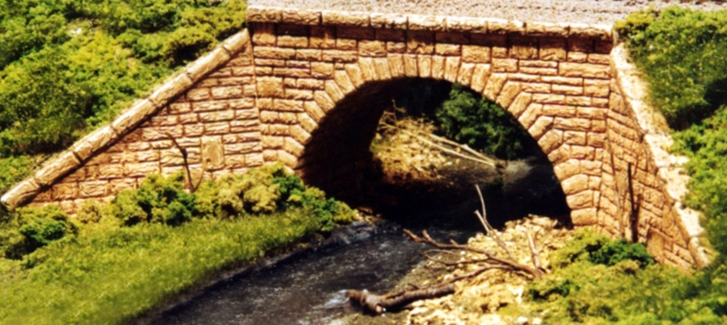 Monroe Models 2001MONM Stone Arch Bridge Kit